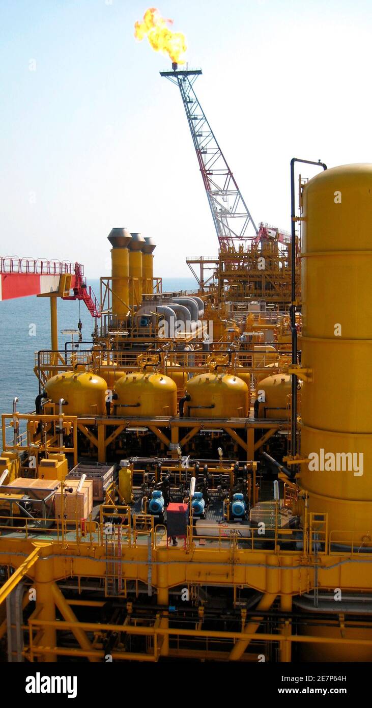 000 barrels daily capacity hi-res stock photography and images - Alamy