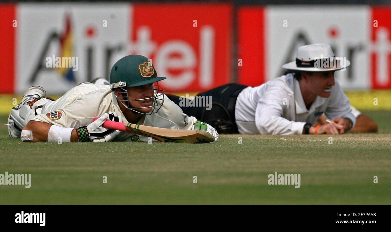 Umpire billy bowden hi-res stock photography and images - Alamy