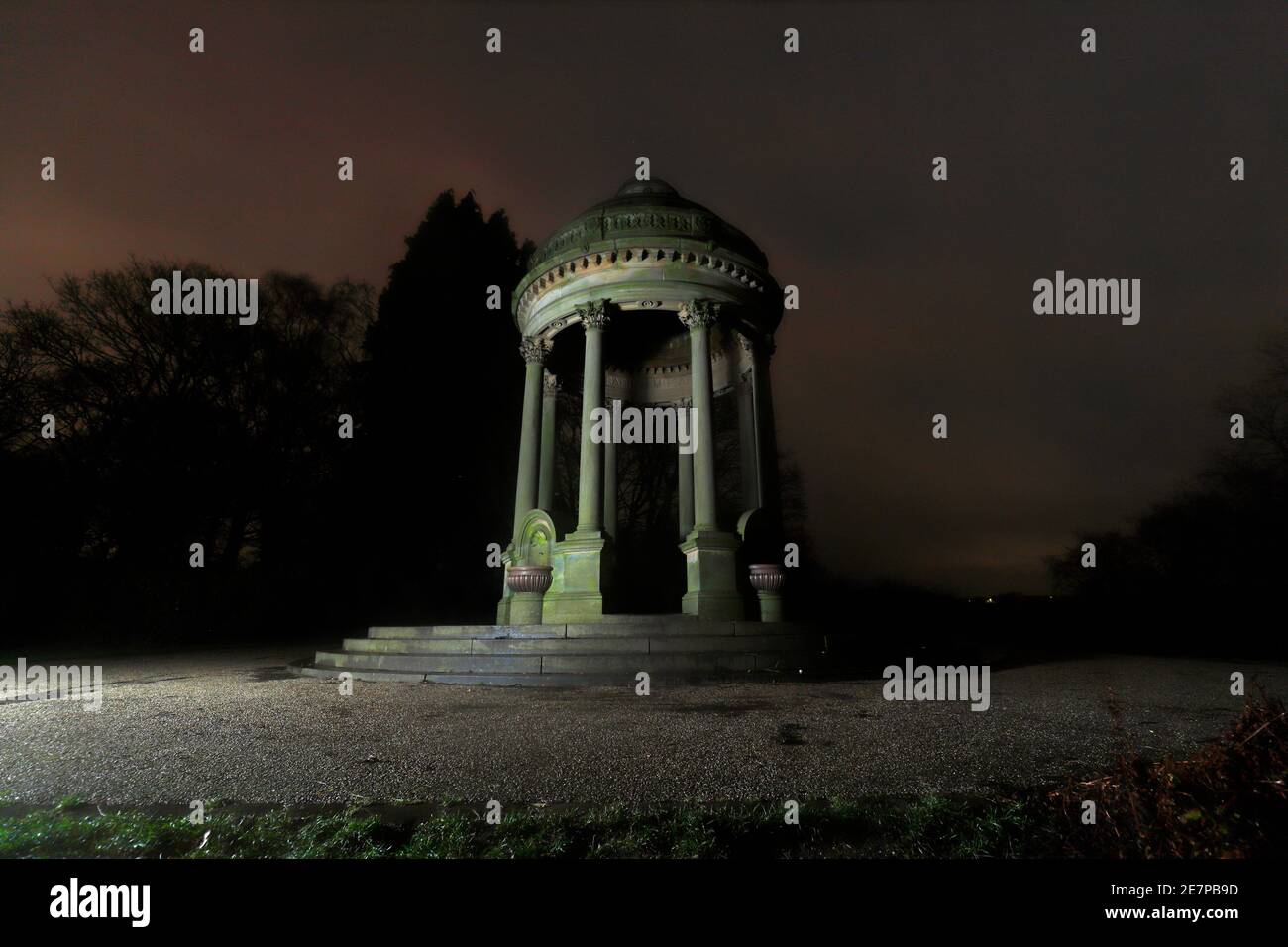 Domed roof folly hi-res stock photography and images - Alamy