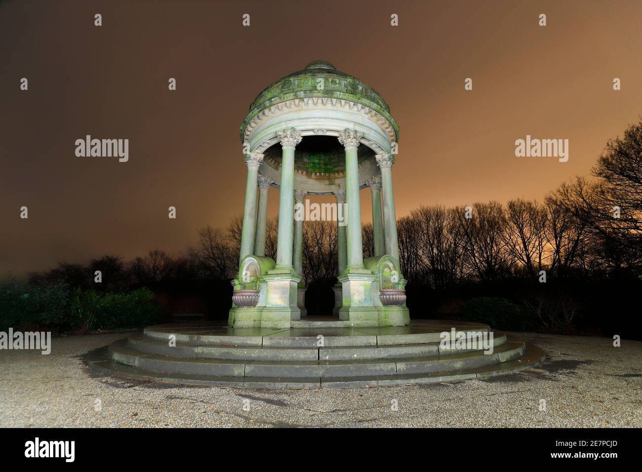 Domed roof folly hi-res stock photography and images - Alamy