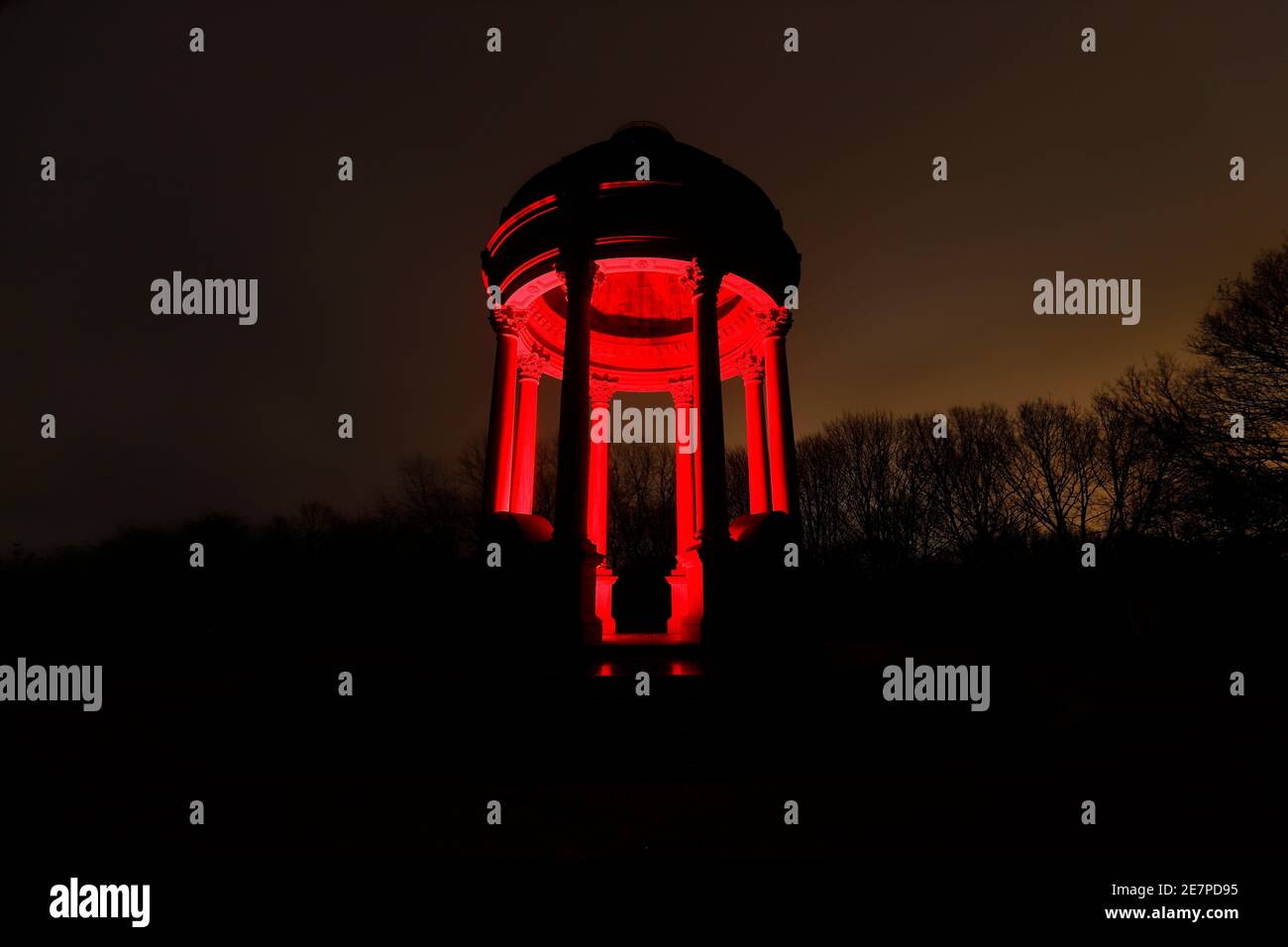 Domed roof folly hi-res stock photography and images - Alamy