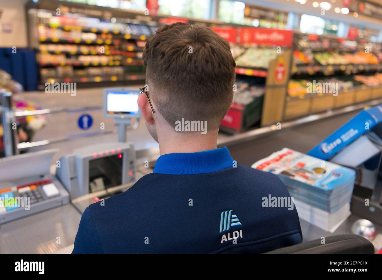An Aldi worker at work Stock Photo - Alamy