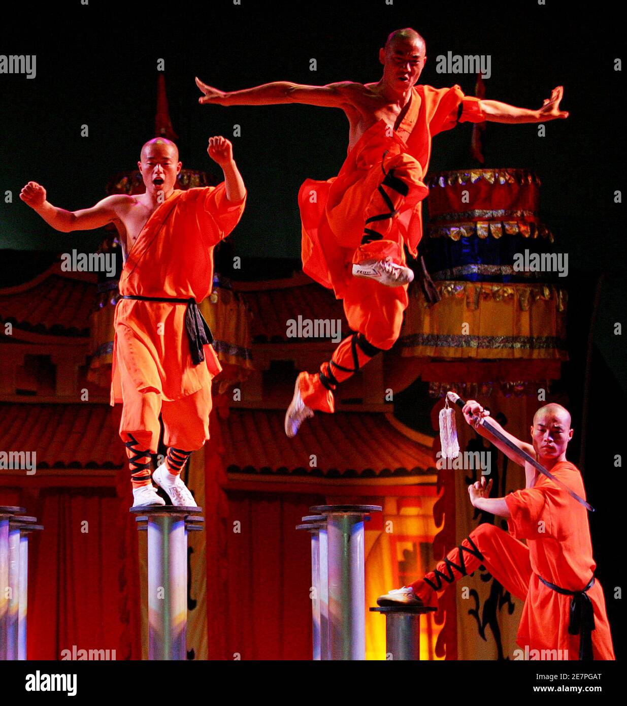 Circus techniques hi-res stock photography and images - Alamy