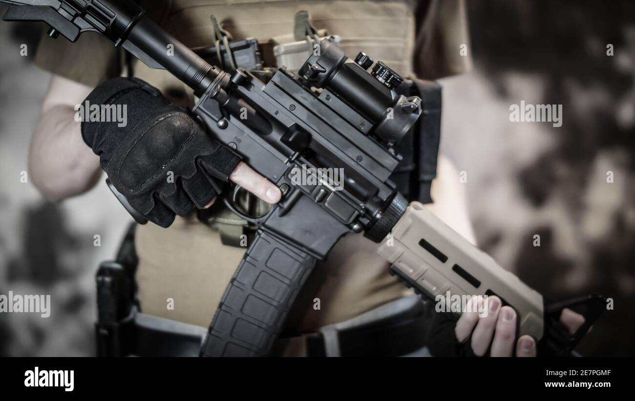 Private military security contractor hi-res stock photography and ...