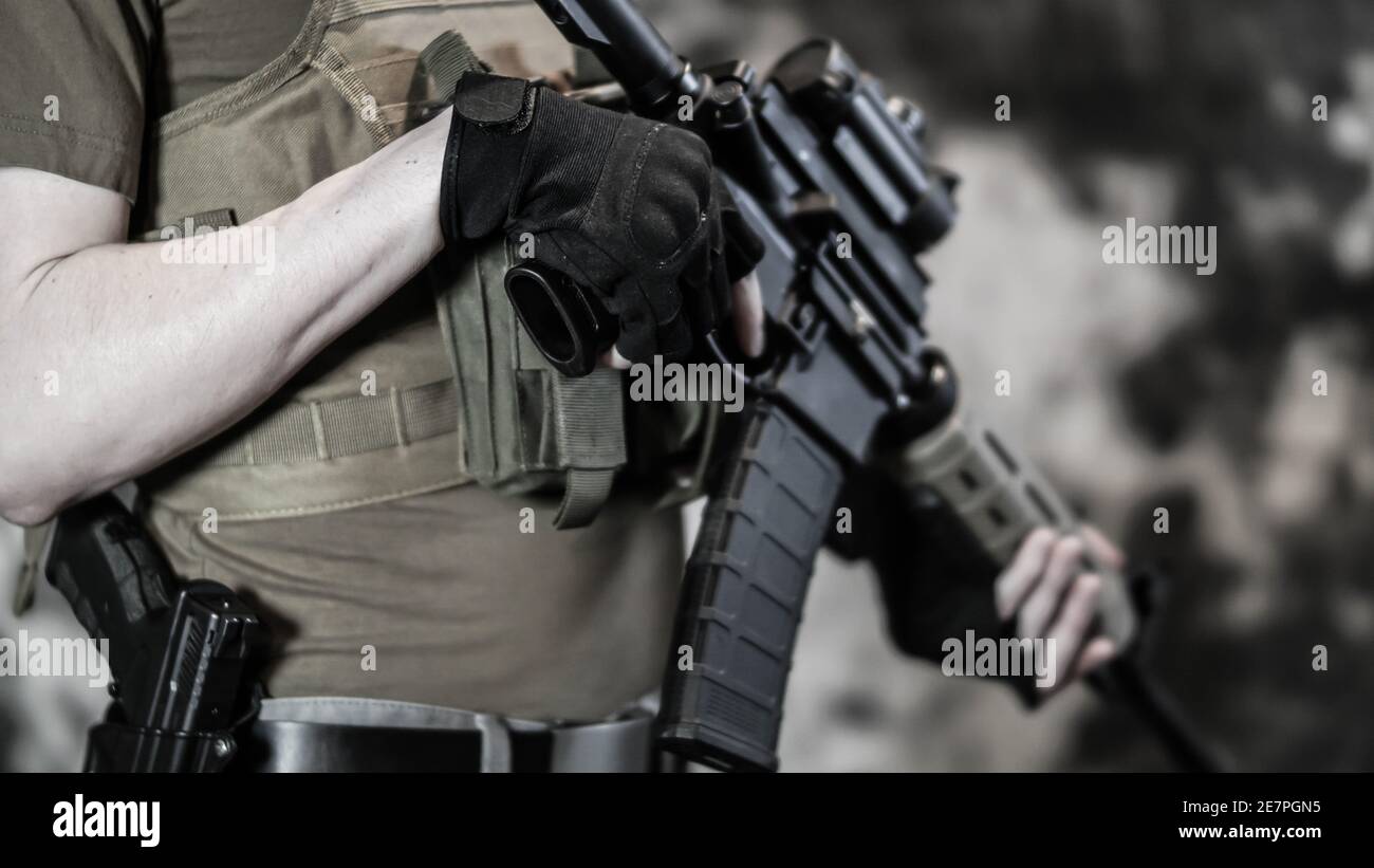 Private military security contractor hi-res stock photography and ...