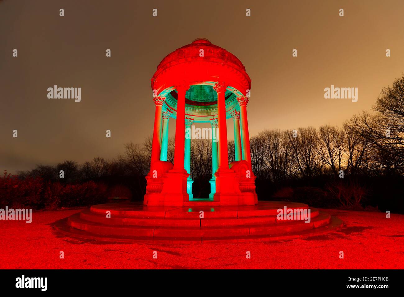 Domed roof folly hi-res stock photography and images - Alamy