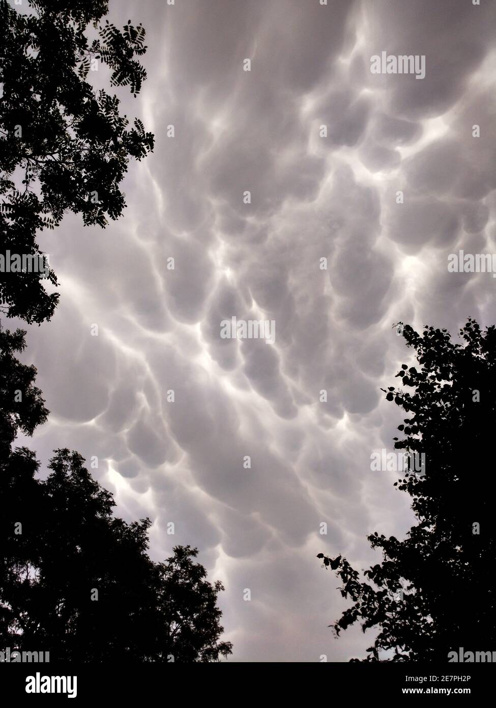 Unusual clouds hi-res stock photography and images - Alamy