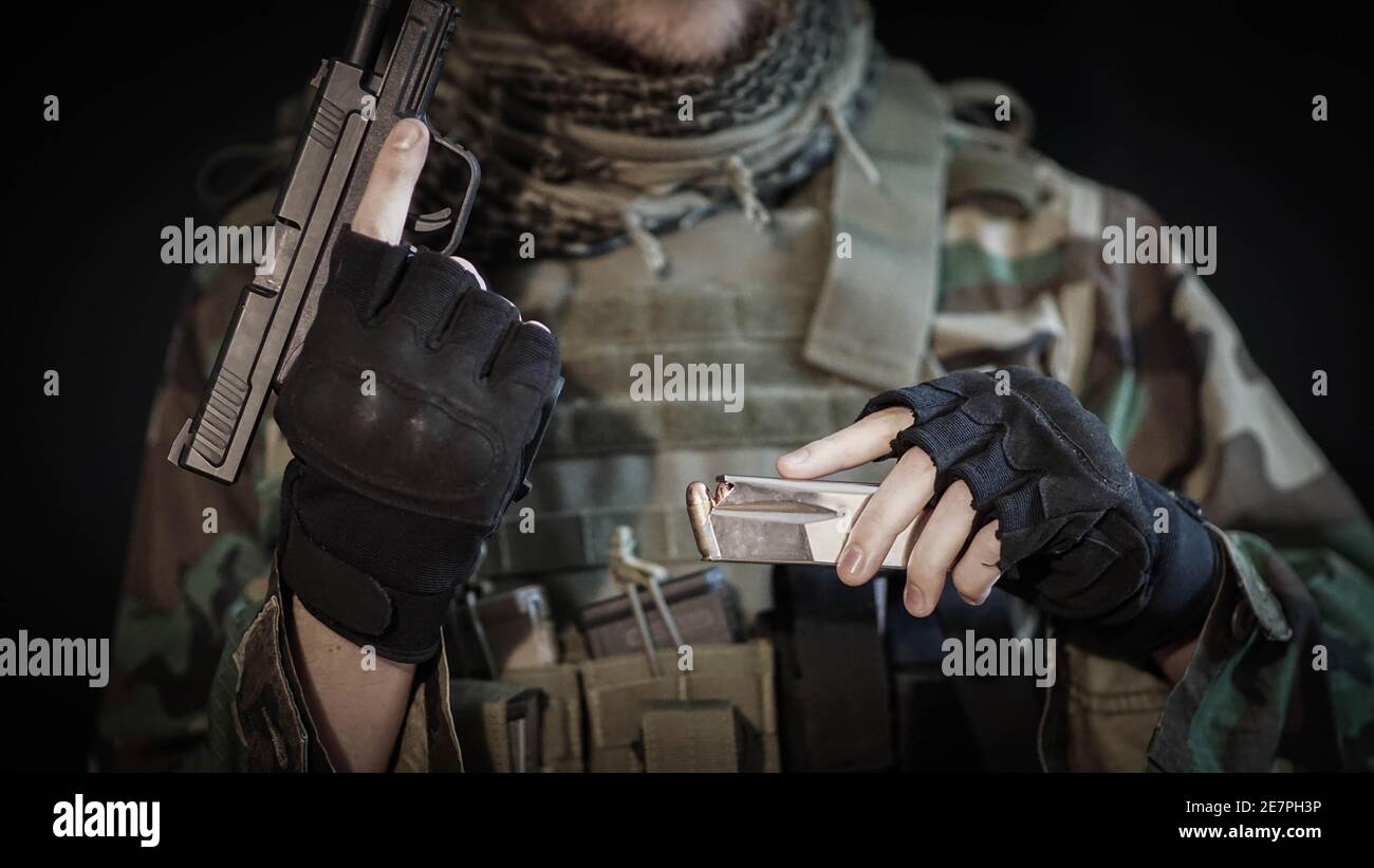 Soldier with a pistol hi-res stock photography and images - Alamy