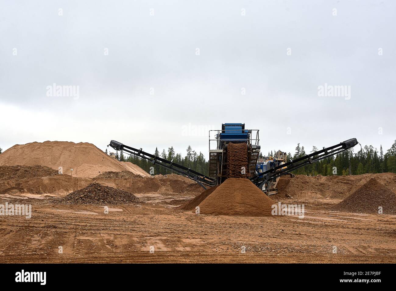 Gravel quarry crushing machine hi-res stock photography and images - Alamy