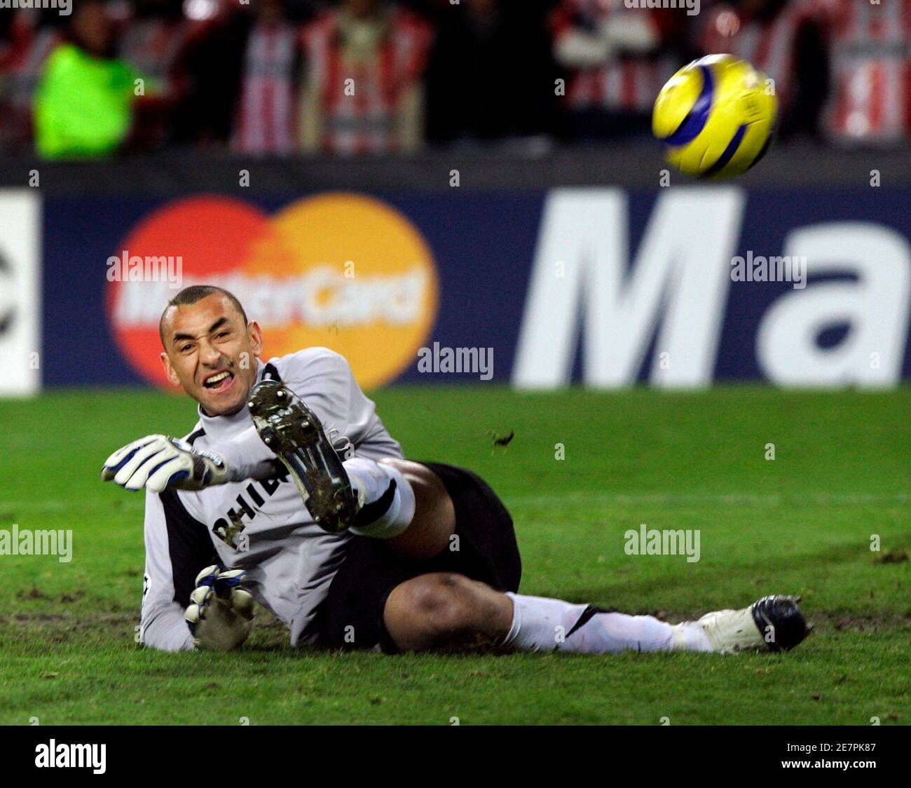 Psv eindhovens goalkeeper gomes hi-res stock photography and images - Alamy