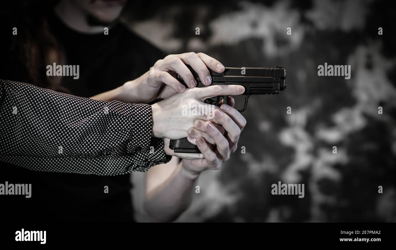 Firearms instructor hi-res stock photography and images - Alamy