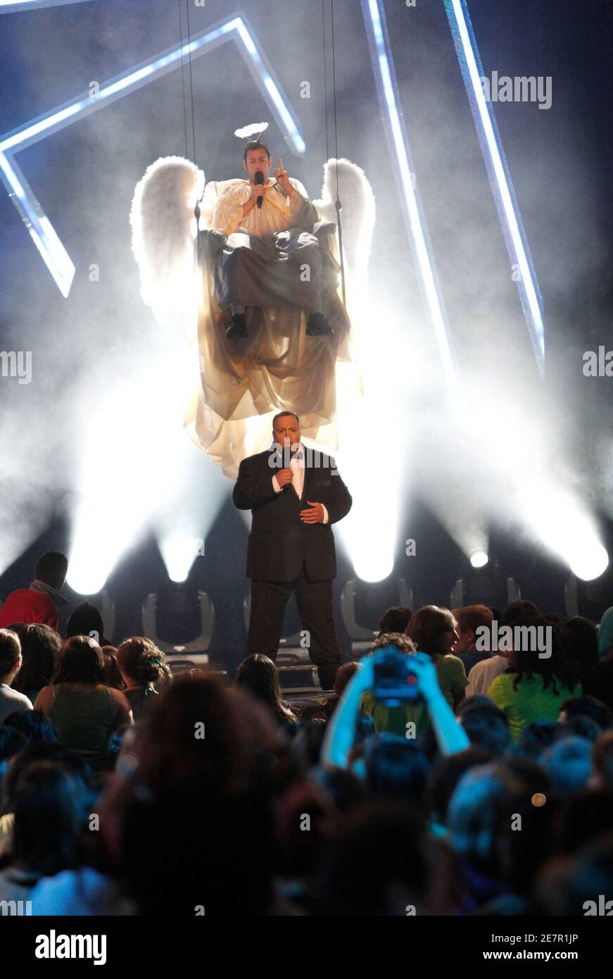 Actors kevin james hi-res stock photography and images - Alamy