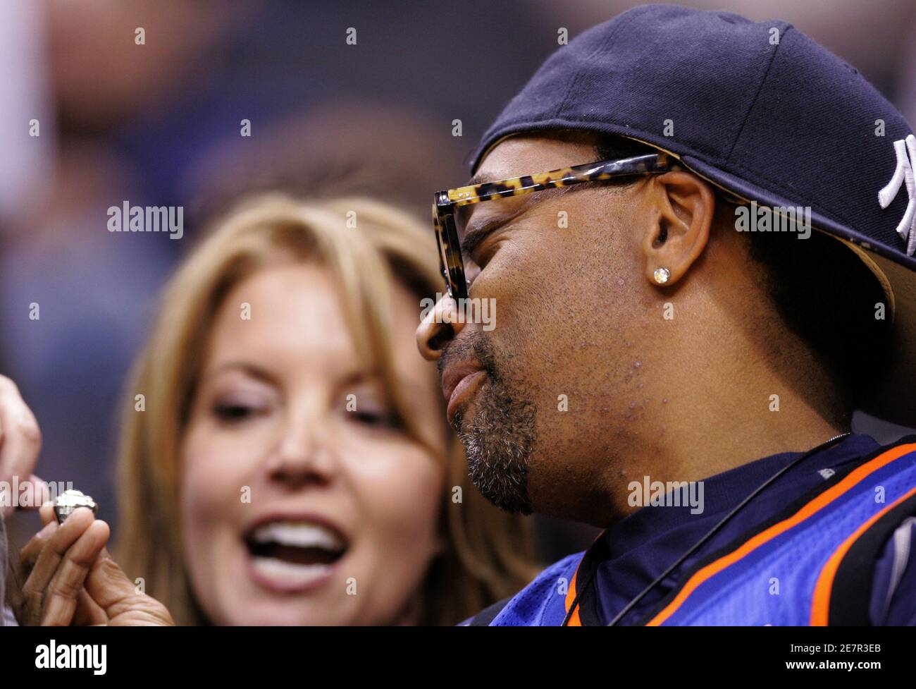 Phil jackson and jeanie buss hi-res stock photography and images - Alamy