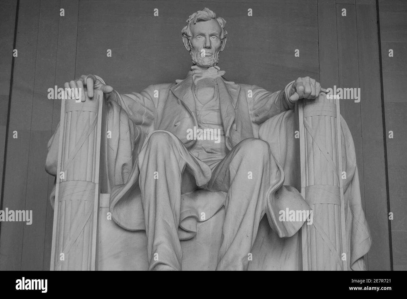 Statue at Abraham Lincoln Memorial Washington USA famous sitting sit ...
