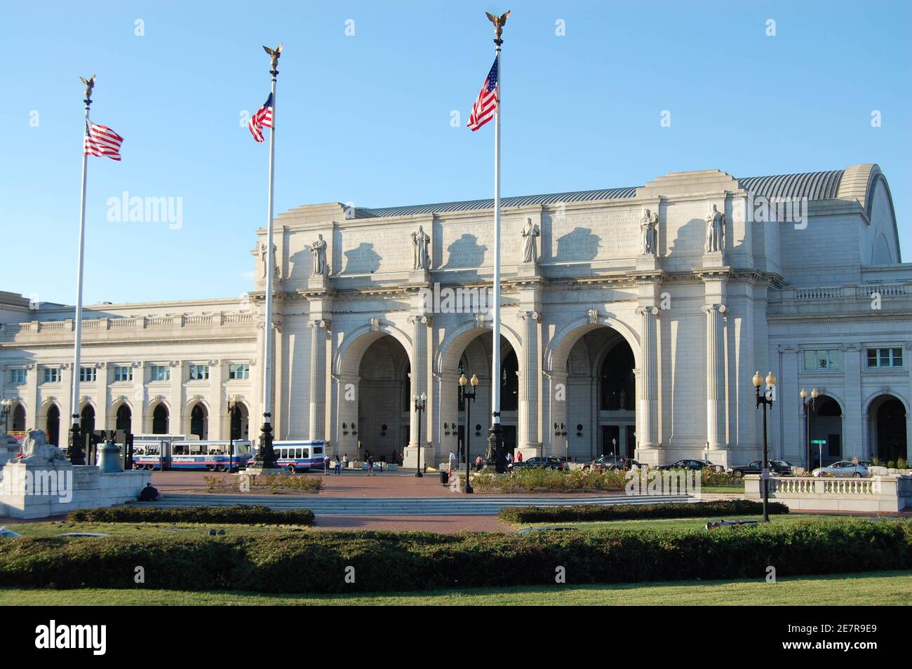 Union Station Washington DC boarding trains train flags flag USA ...