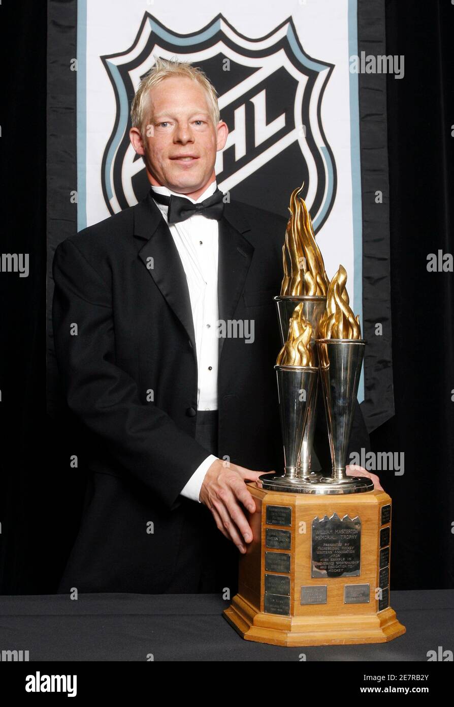 Bill masterton memorial trophy hi-res stock photography and images - Alamy