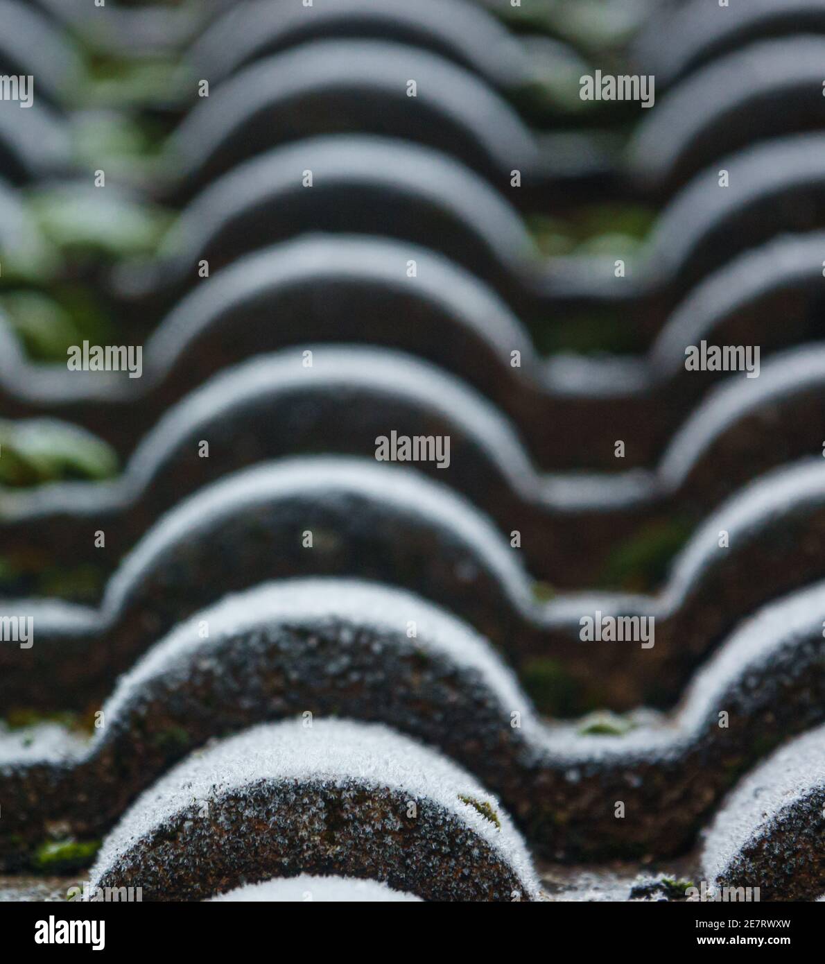 Wave roof hi-res stock photography and images - Alamy