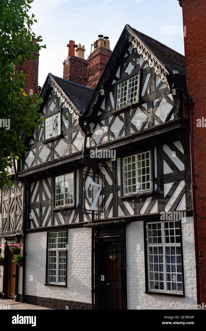 English tudor timber frame hi-res stock photography and images - Alamy