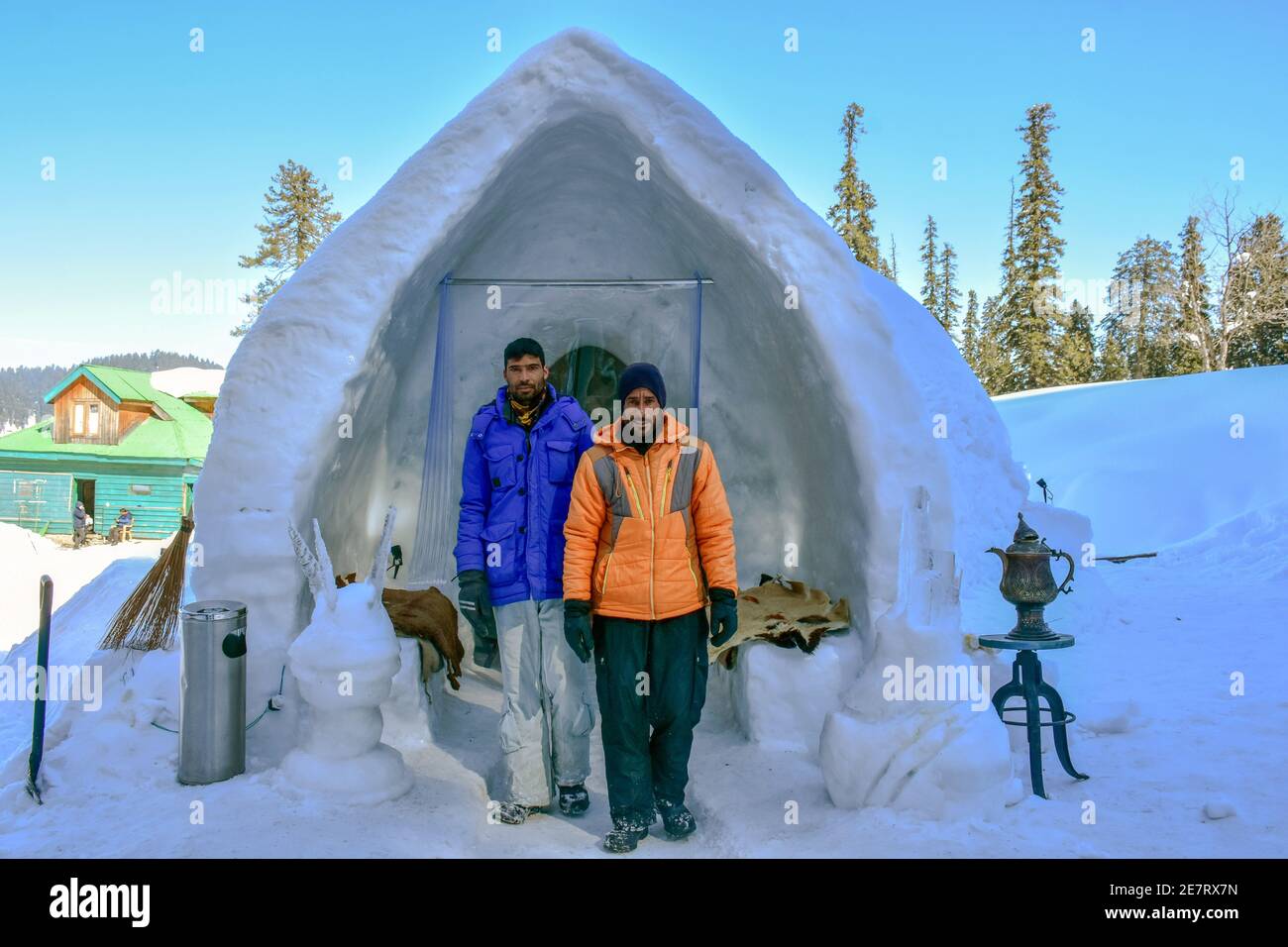 Visitors depart from India's first ever Igloo Cafe made of snow in ...