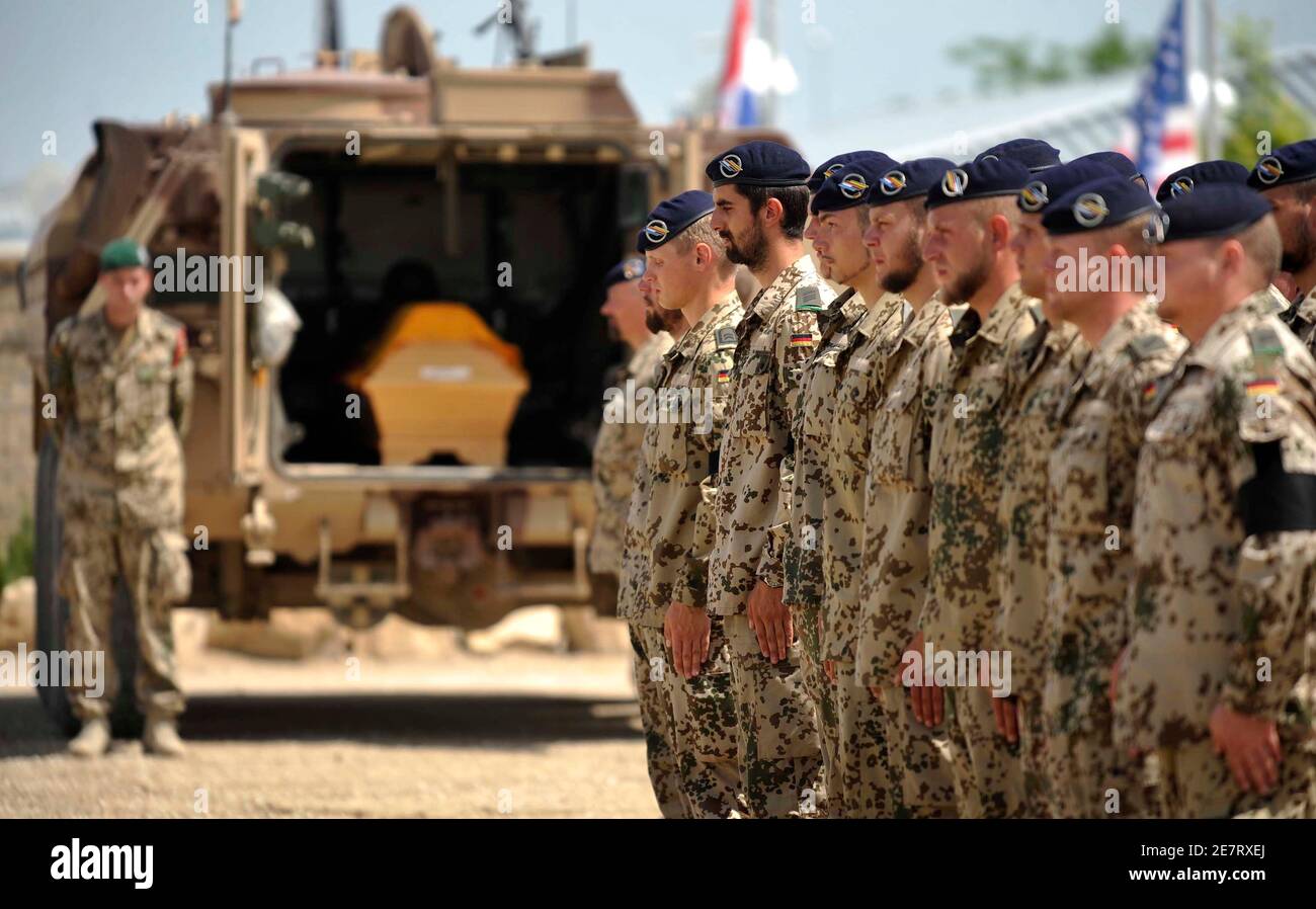 Fallen comrade ceremony hi-res stock photography and images - Alamy