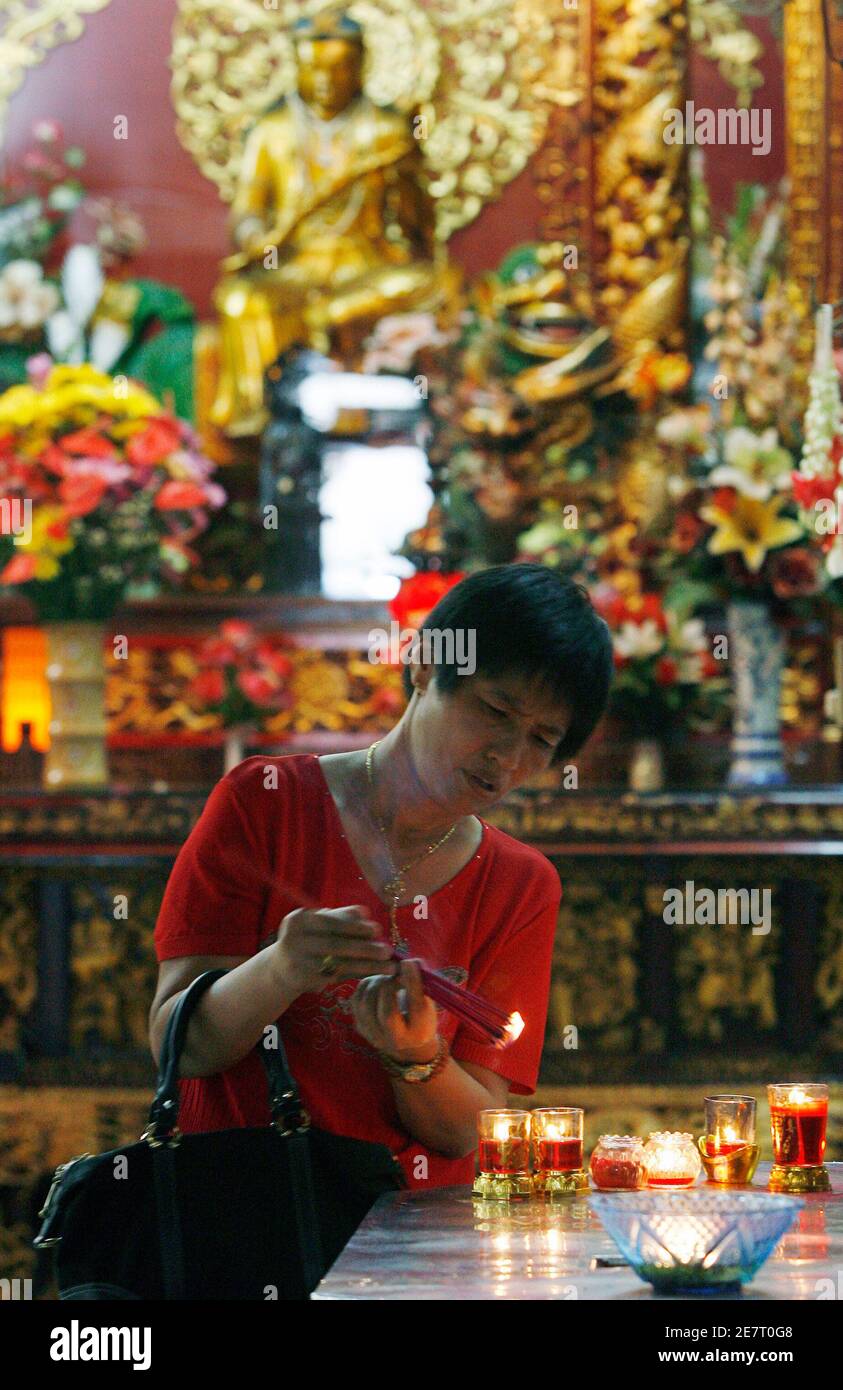 Buddhist temple in manila hi-res stock photography and images - Alamy