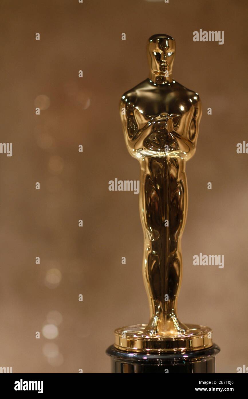 Oscar statuette hi-res stock photography and images - Alamy