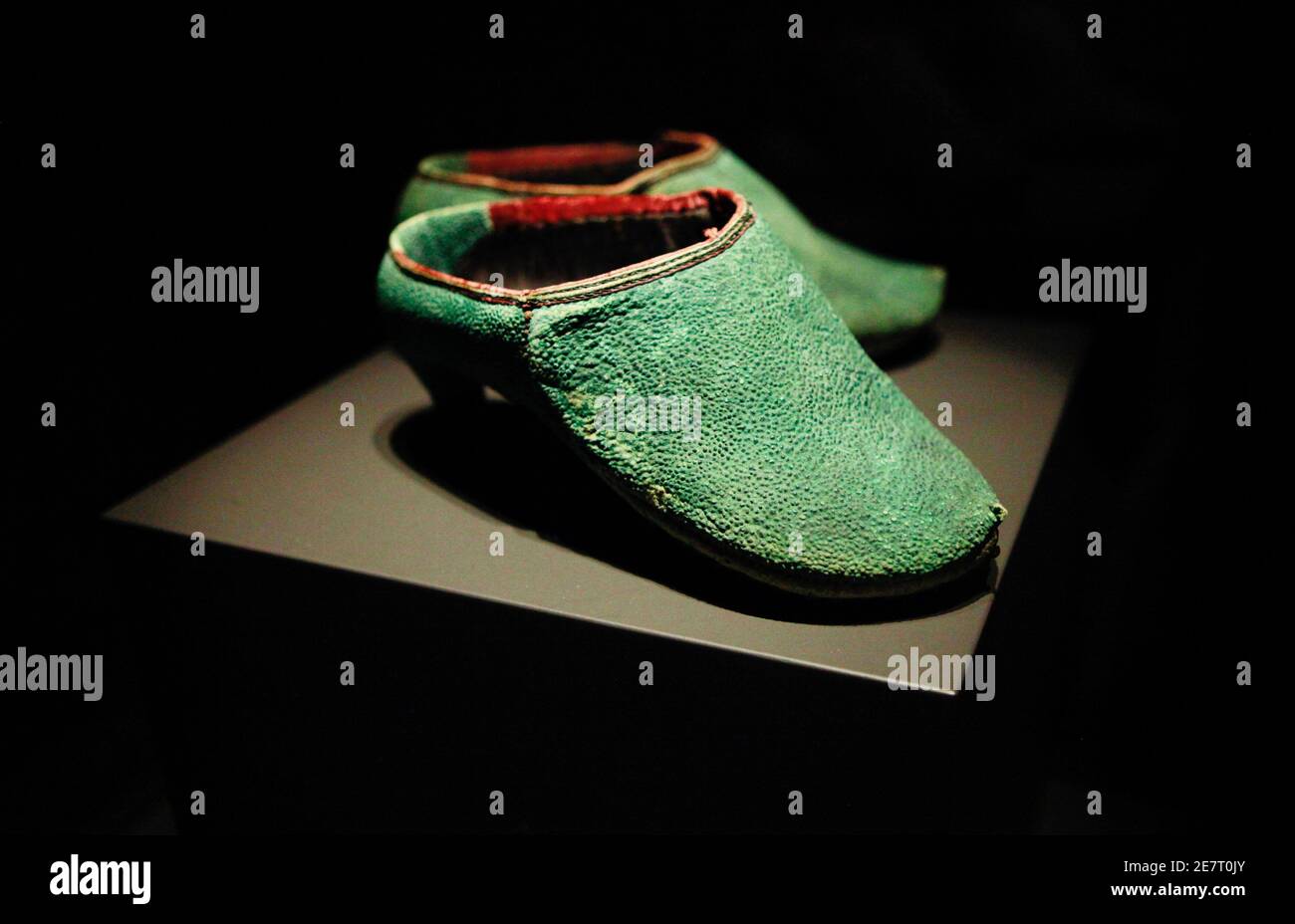 Womens feet in high heels hi-res stock photography and images - Alamy