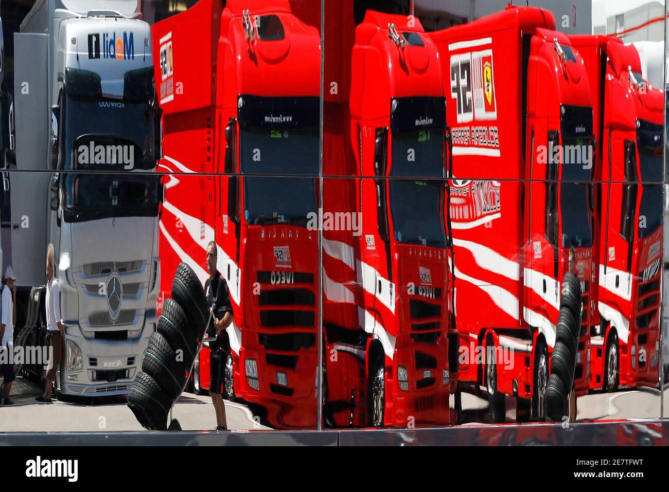 Ferrari mechanics in paddock hi-res stock photography and images - Alamy
