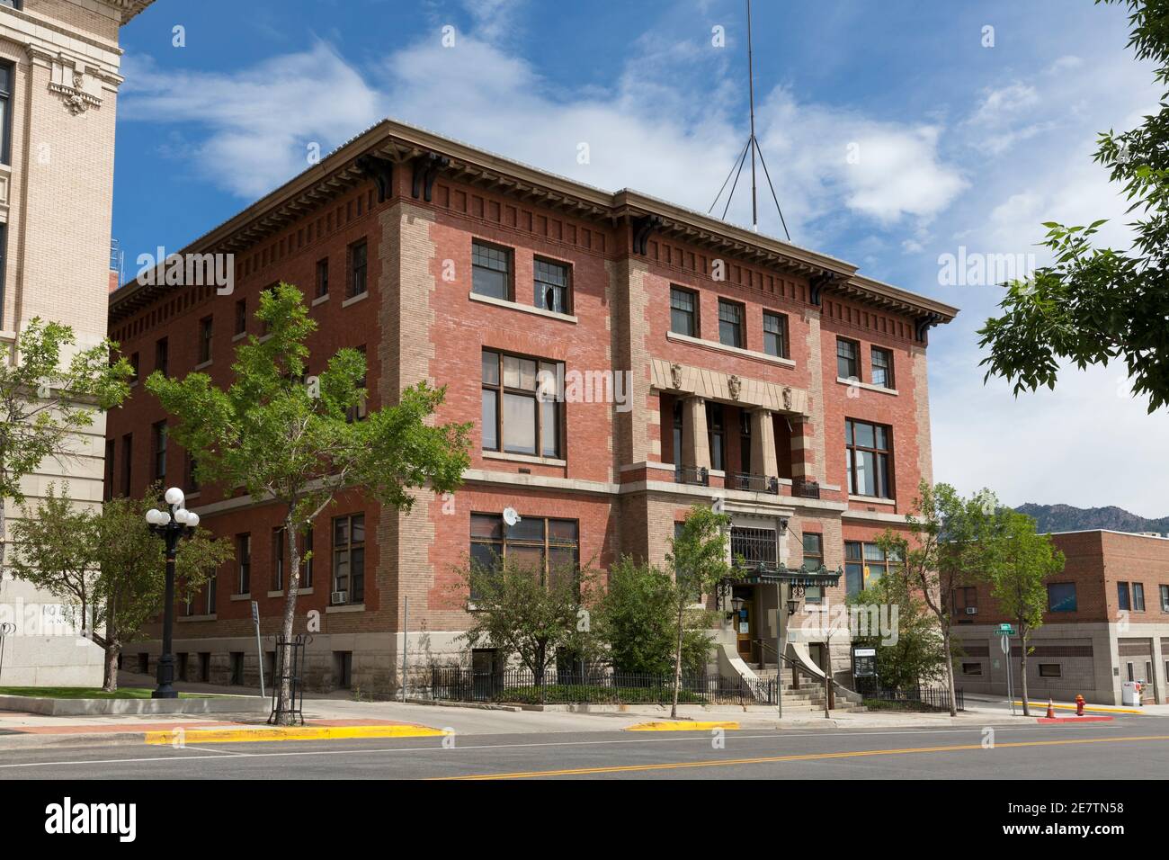 Silver bow hi-res stock photography and images - Alamy