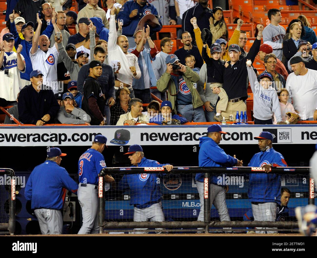 Mets fans celebrate hi-res stock photography and images - Alamy
