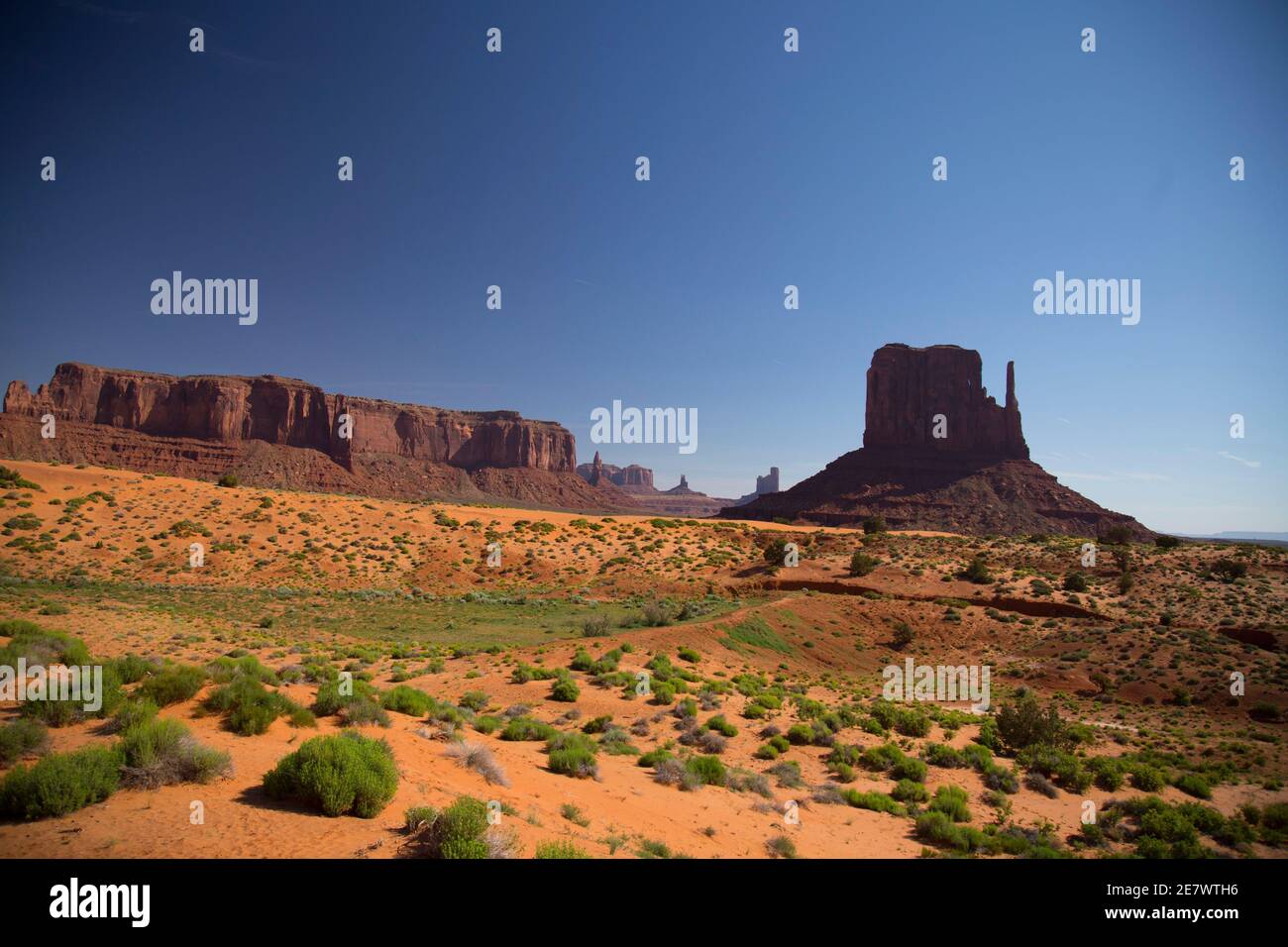 Monument valley butte mesa sand hi-res stock photography and images - Alamy