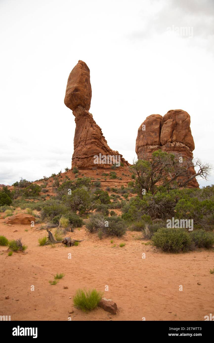 Balanced rock desert hi-res stock photography and images - Alamy