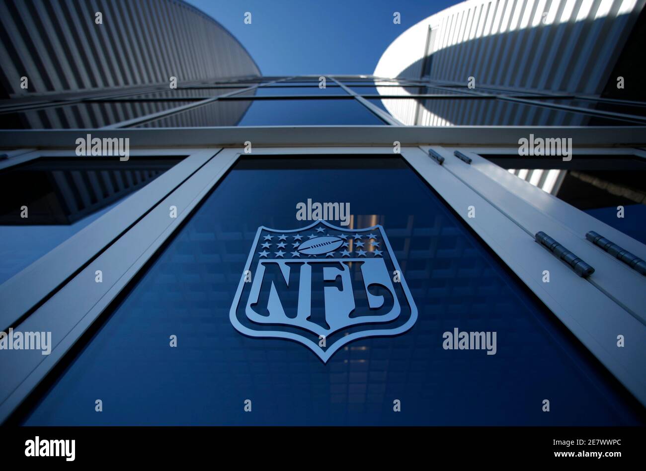 Super logo hi-res stock photography and images - Alamy