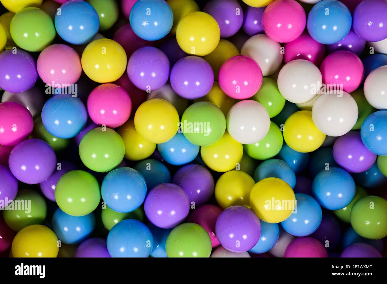 Dry pool balls hi-res stock photography and images - Alamy