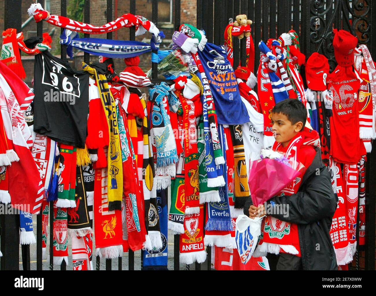 Nottingham forest supporter hi-res stock photography and images - Alamy
