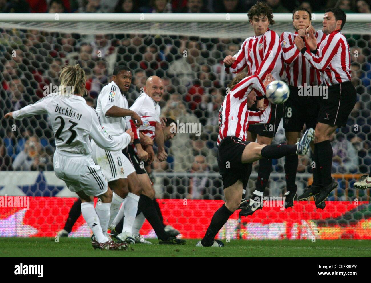 David beckham free kick england hi-res stock photography and images - Alamy