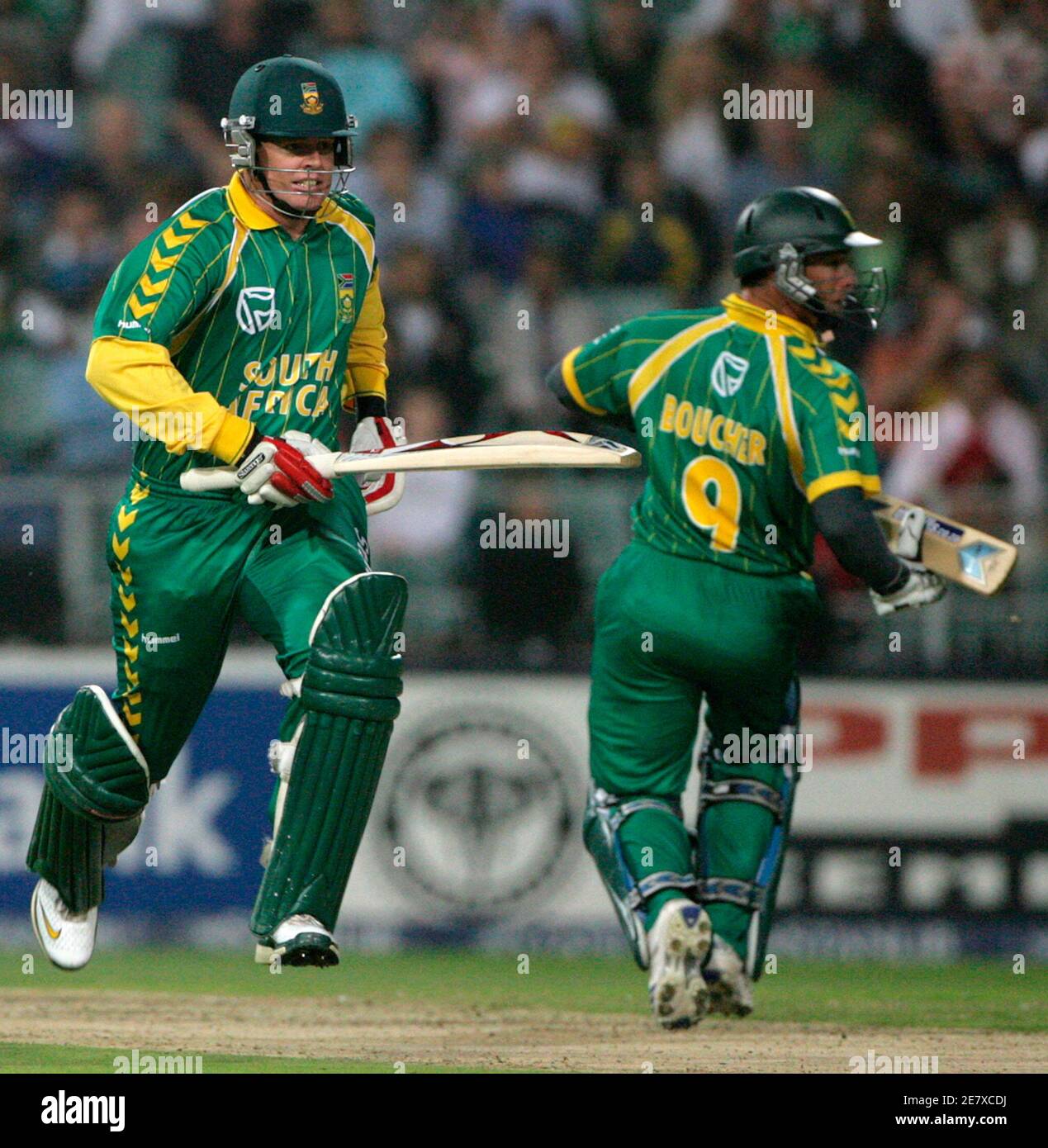 South africas shaun pollock makes hi-res stock photography and images ...