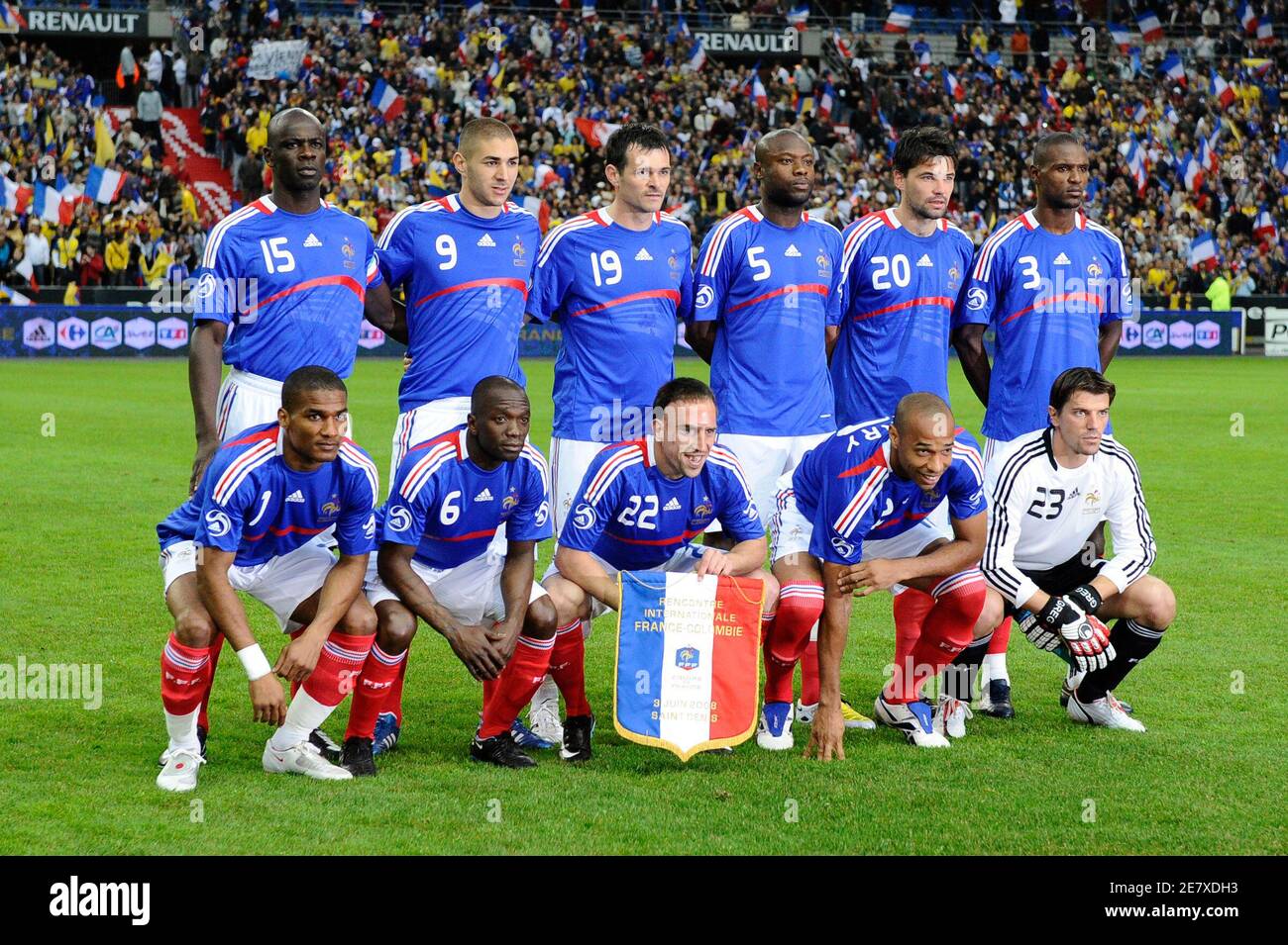 Frances soccer team poses team hi-res stock photography and images - Alamy