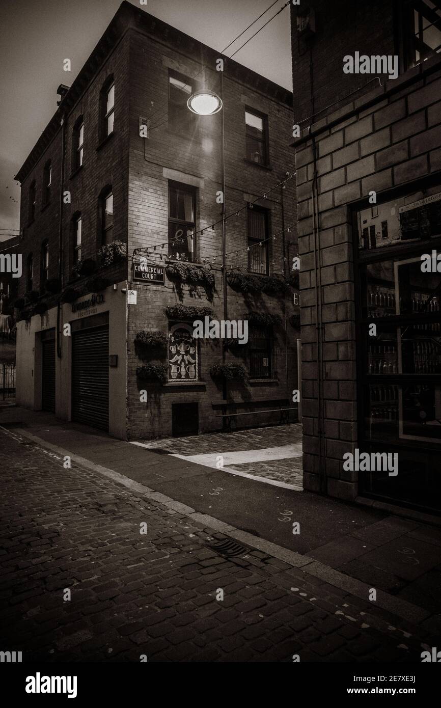 Dark alley noir hi-res stock photography and images - Alamy