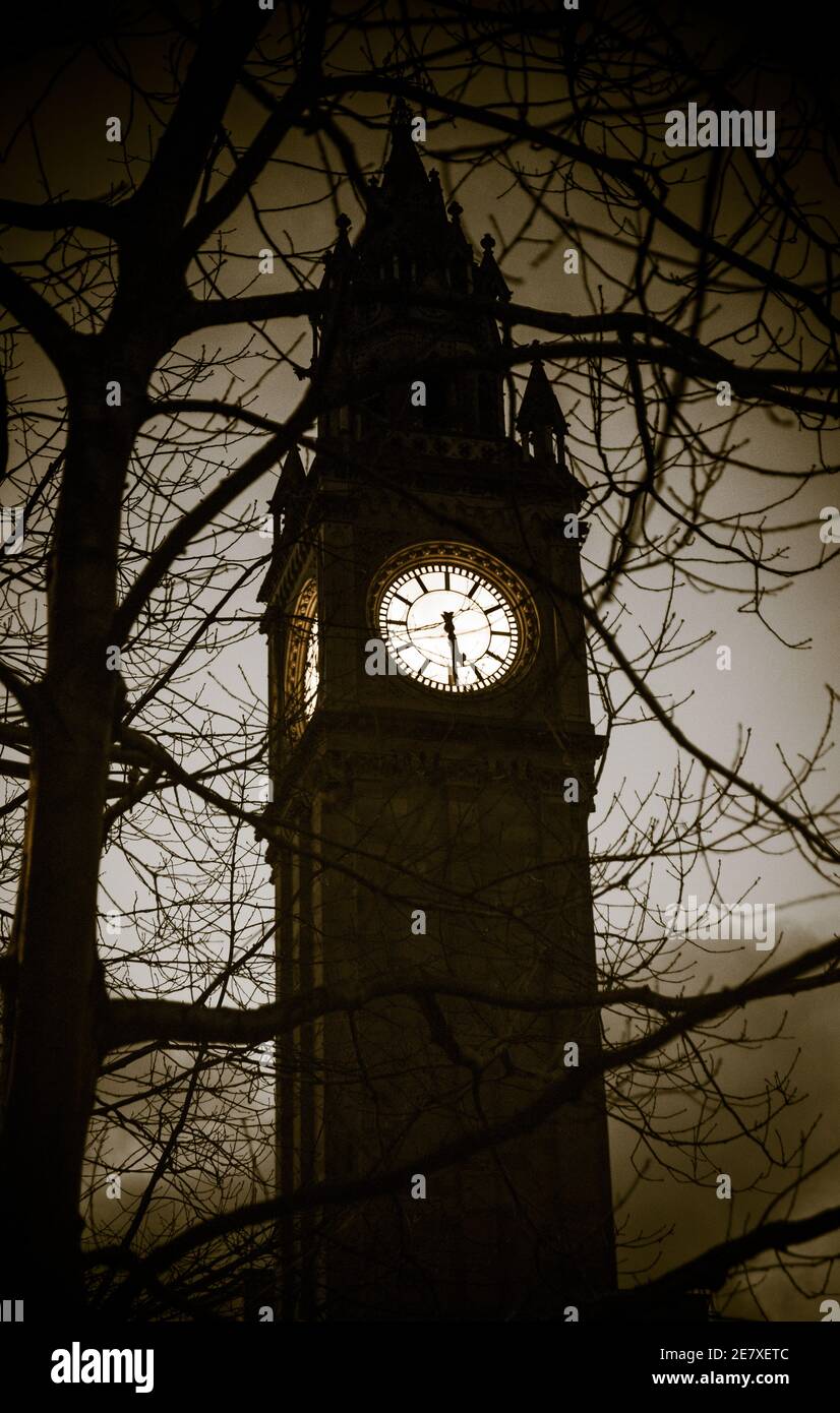 Vintage clock photos hi-res stock photography and images - Alamy