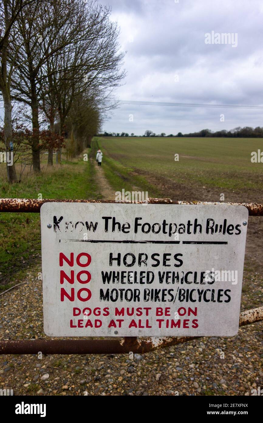 Farmers footpath sign hi-res stock photography and images - Alamy
