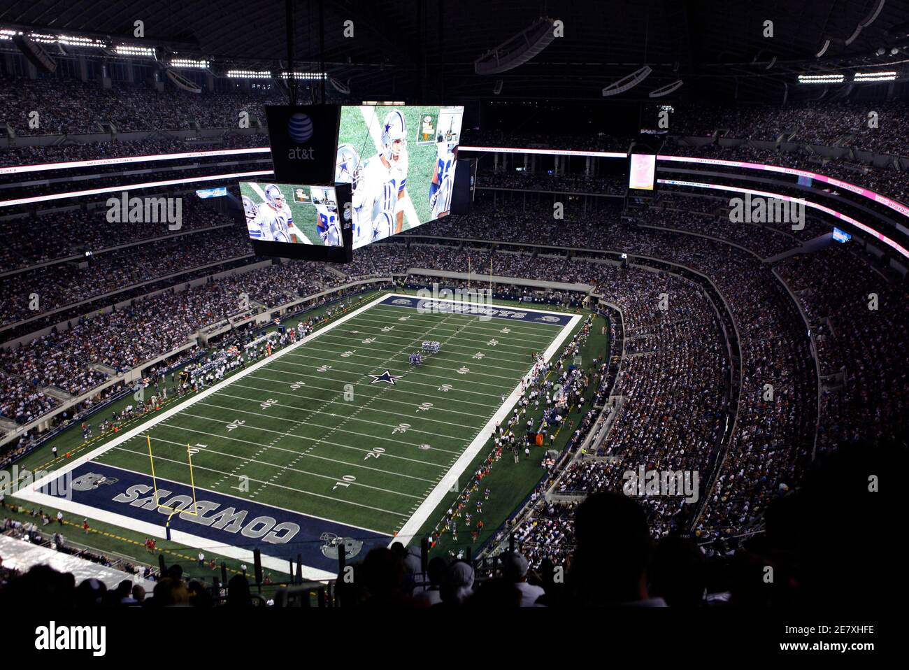Cowboys stadium screen hi-res stock photography and images - Alamy
