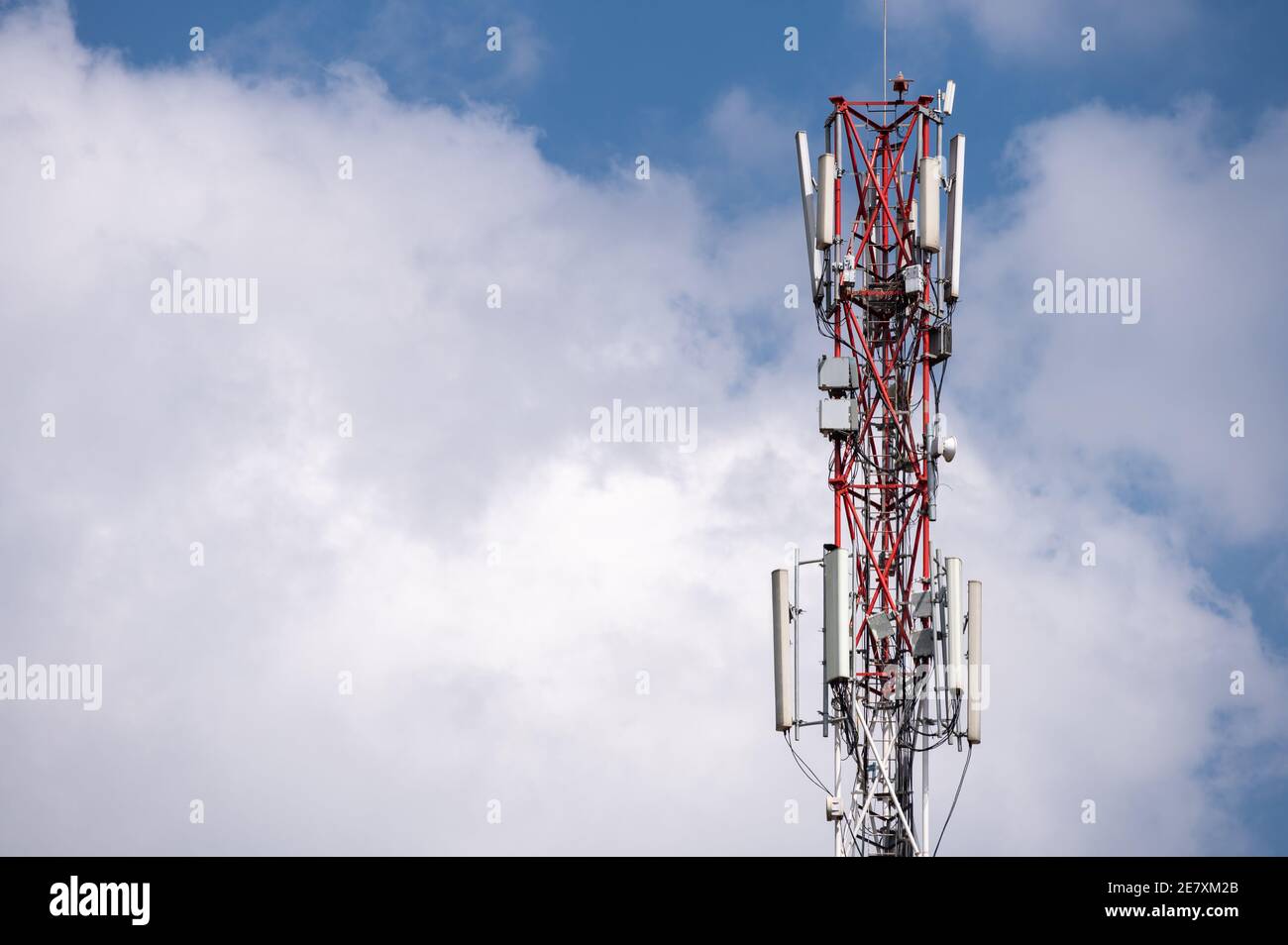 Tv radio mobile phone base mast hi-res stock photography and images - Alamy