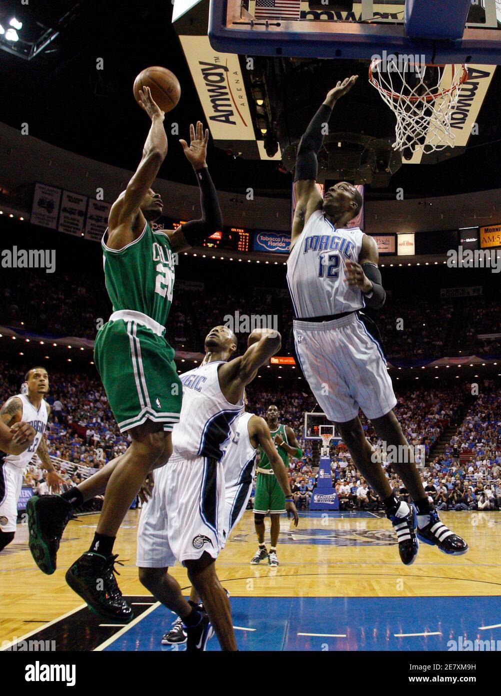 Dwight howard block hi-res stock photography and images - Alamy