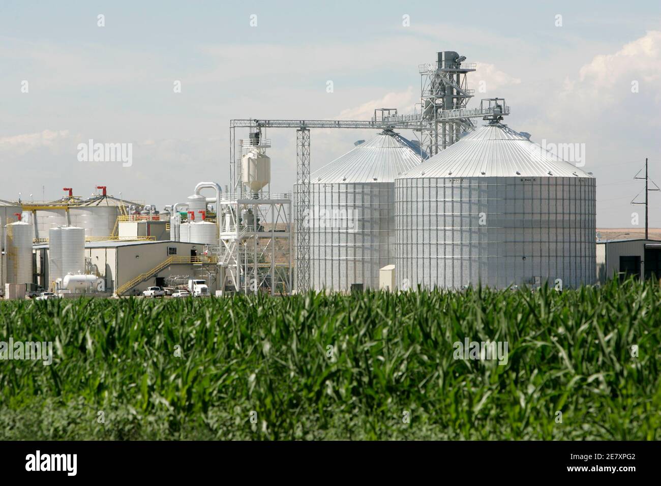 Giant silos hi-res stock photography and images - Alamy
