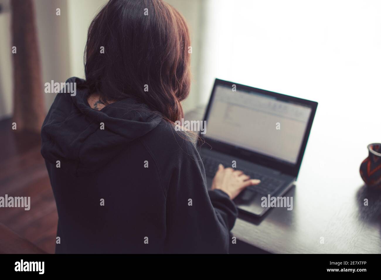 Woman typing computer back view hi-res stock photography and images - Alamy