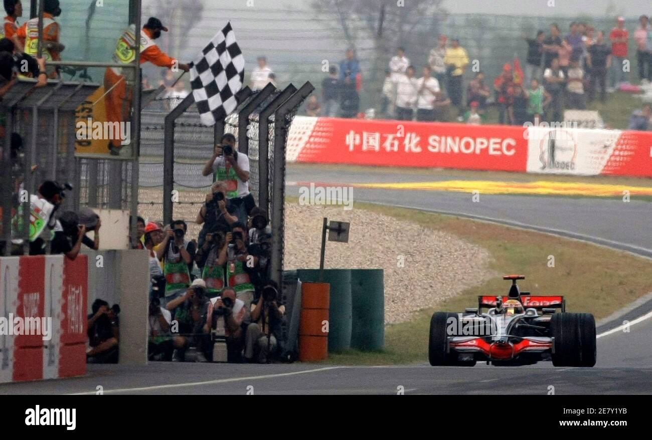 Chequered finish flag hi-res stock photography and images - Alamy