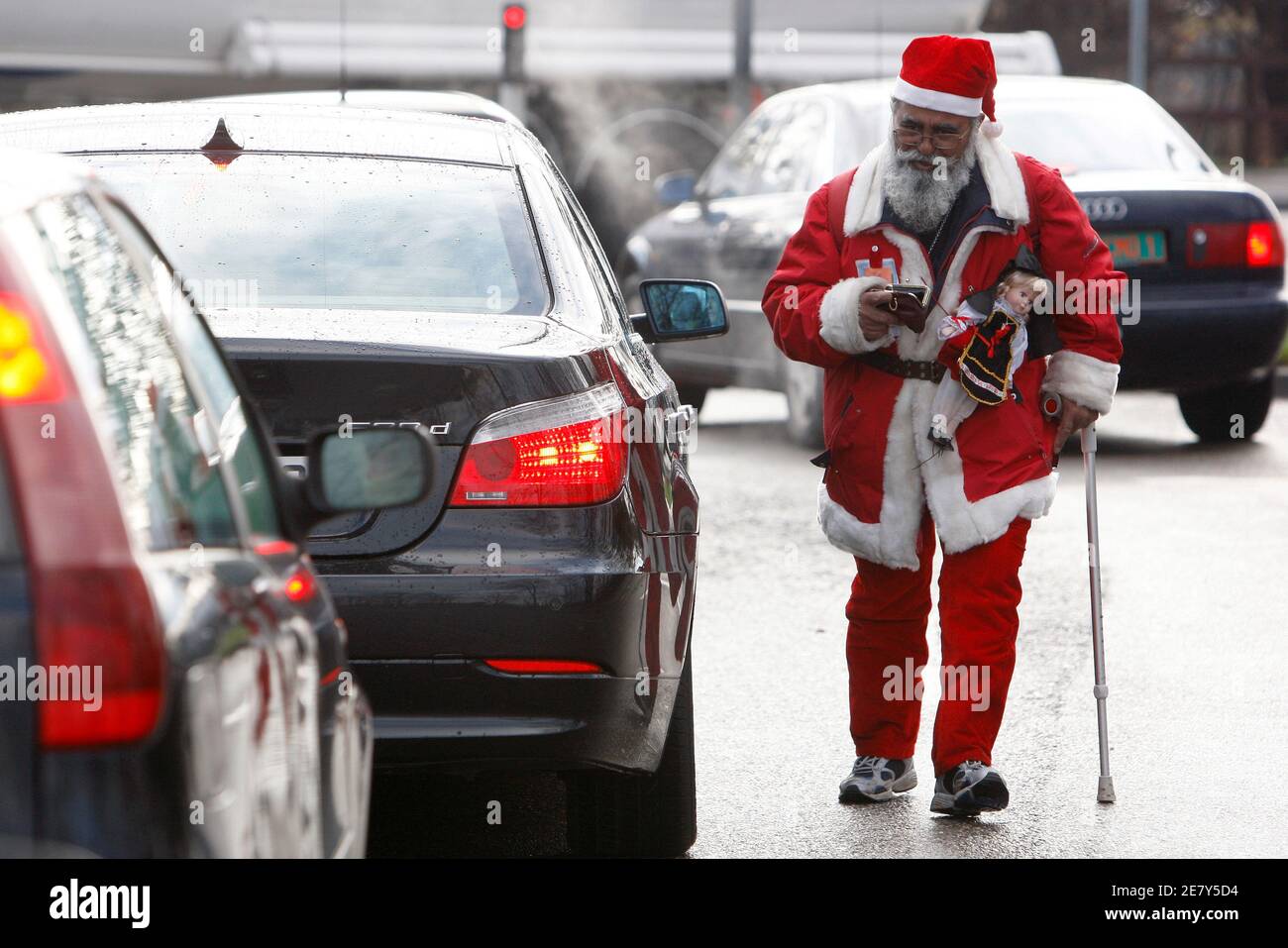 Homeless Santa Claus High Resolution Stock Photography and Images - Alamy