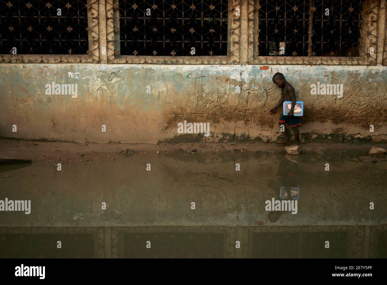 Street in luanda angola hi-res stock photography and images - Alamy