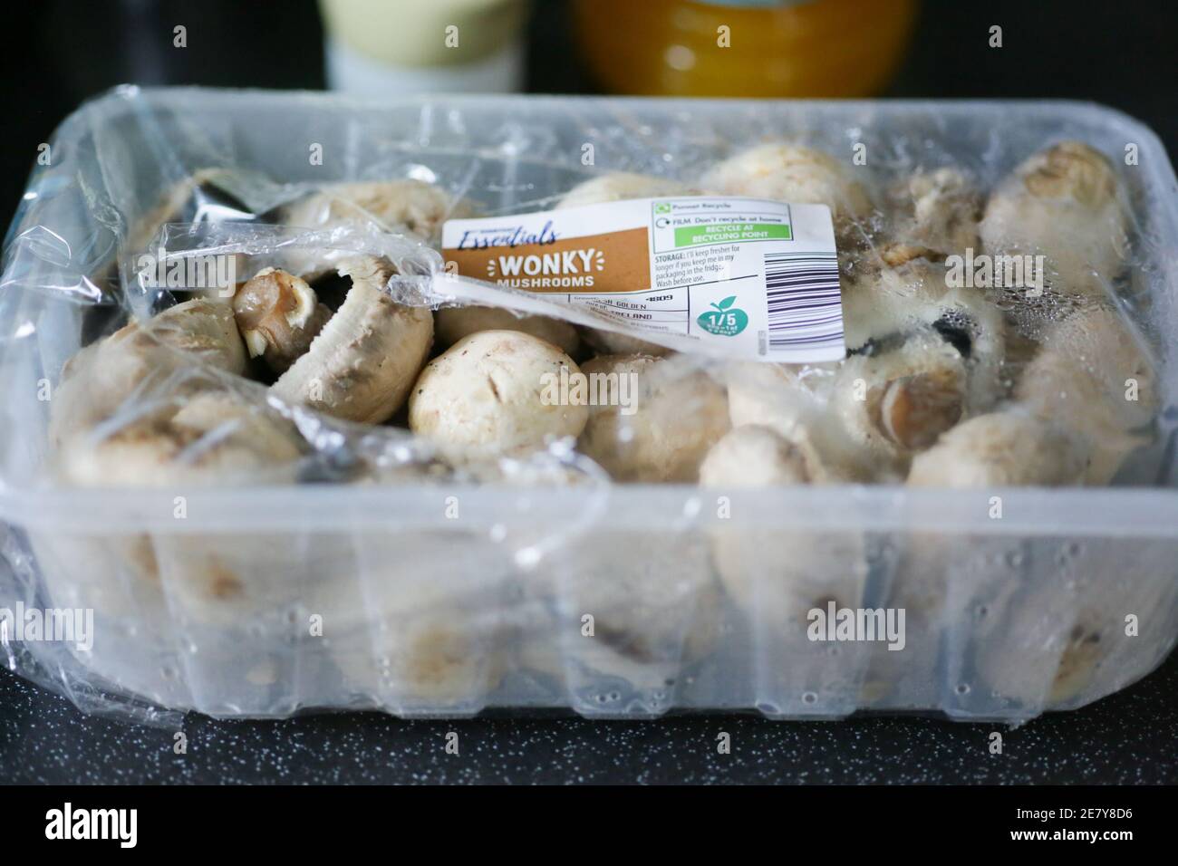 Packet of mushrooms hi-res stock photography and images - Alamy